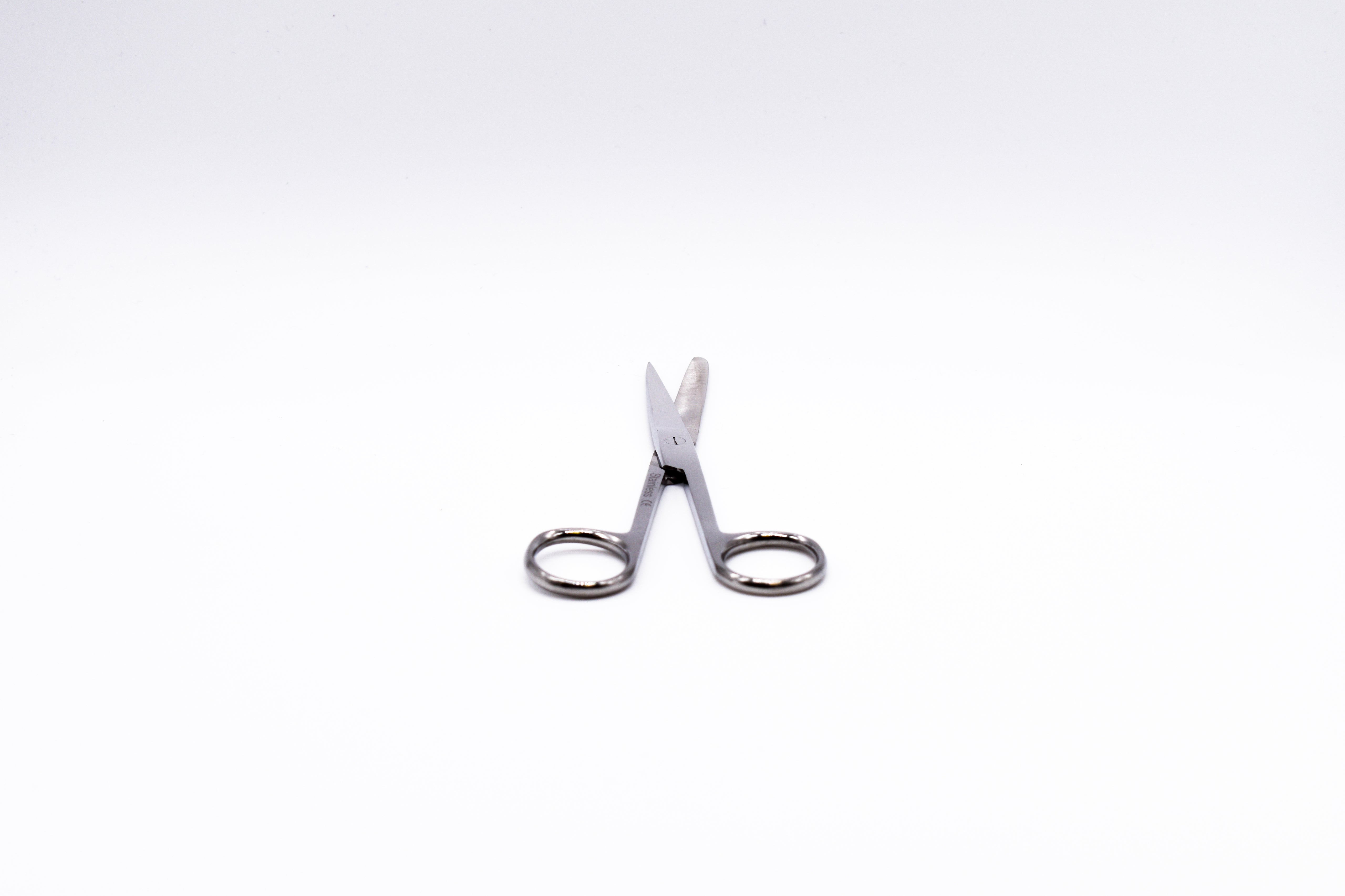 Operating Scissors - Straight Sharp / Blunt - Mediworld Ltd